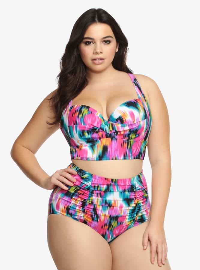 20 Gorgeous Beachwear Outfits For Plus Size Ladies This Year