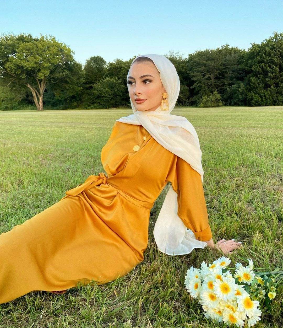10 Popular Hijab Fashion Instagram Accounts to Follow This Year ...