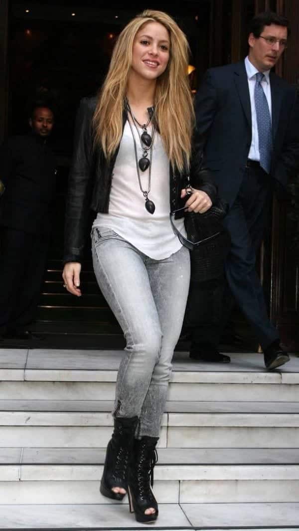 Shakira Outfits – 25 Best Dressing Styles of Shakira to Copy – Branded ...