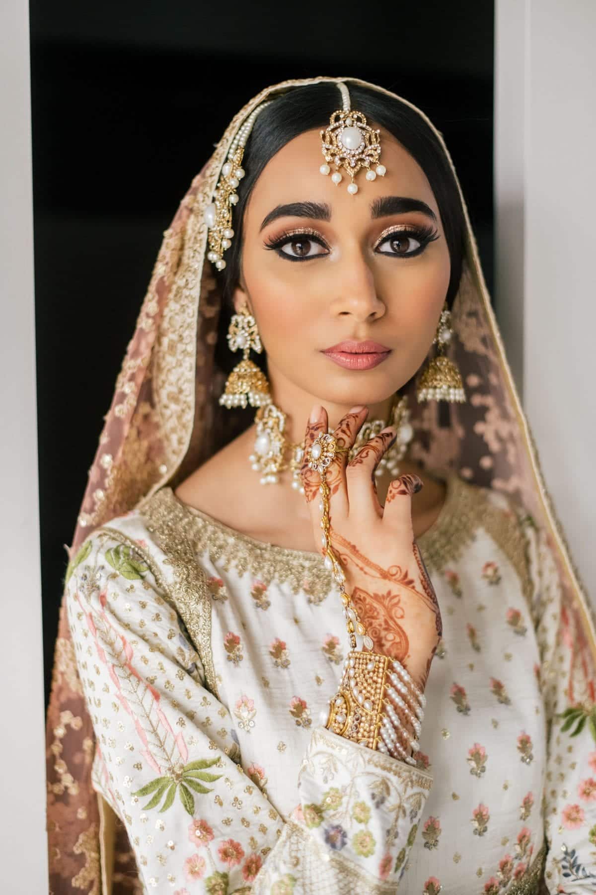 Bridal Dupatta Settings–17 New Ways to Drape Dupatta for A Wedding ...