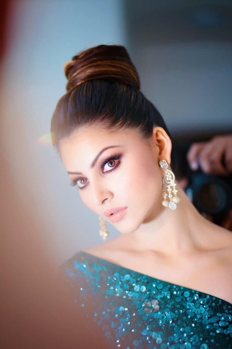 Indian Celebrity Snapchats-25 Indian Snapchat Accounts to Follow