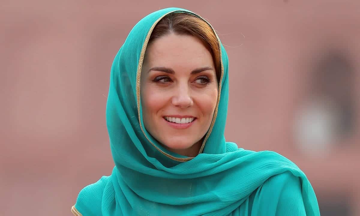 25 Beautiful Pakistani Celebrities Wearing Hijab