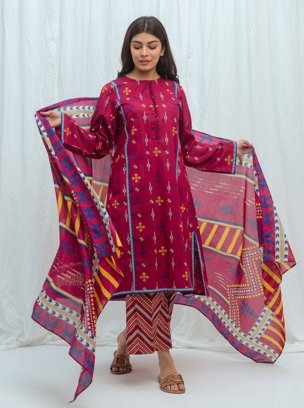 20 Best Pakistani Lawn Brands 2026 You Should Try – Branded Girls
