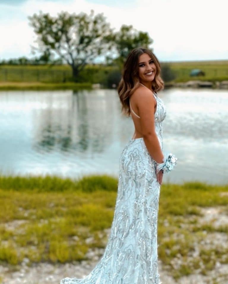 Skinny Girl Prom Outfits – 20 Best Prom Outfit Ideas for Slim Girls ...