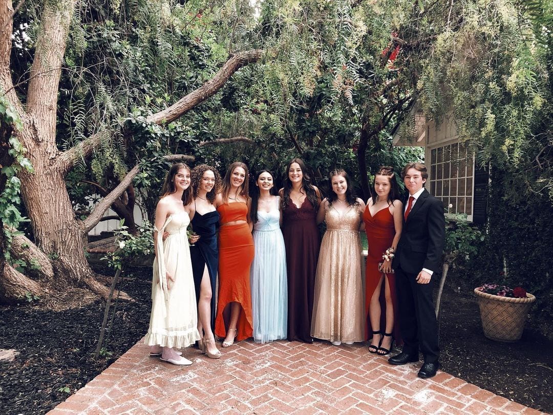 Skinny Girl Prom Outfits – 20 Best Prom Outfit Ideas for Slim Girls ...