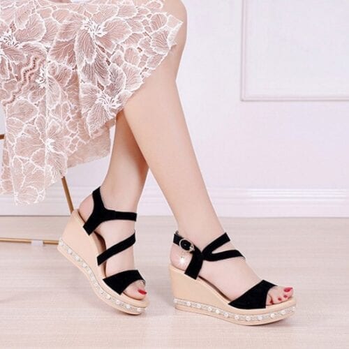 Modest Prom Outfits- 18 Cute and Modest Gowns to Wear For Prom ...