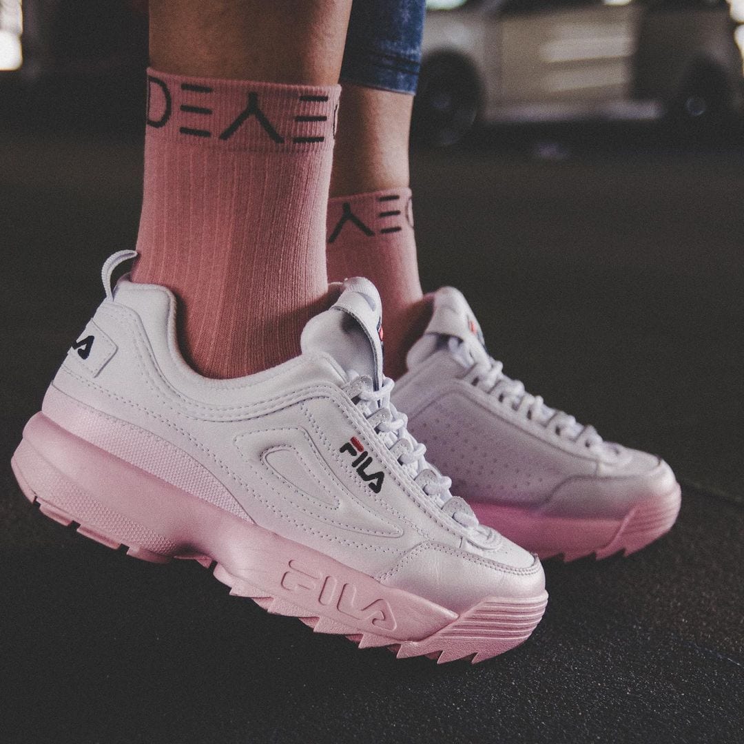 Outfits With Pink Sneakers – 20 Ways To Wear Pink Sneakers – Branded Girls