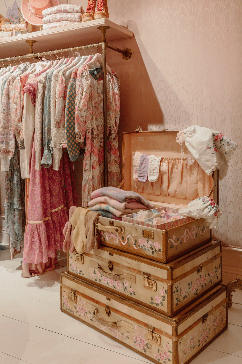 15 Best Small Boutique Interior Designs Ideas in 2023 – Branded Girls