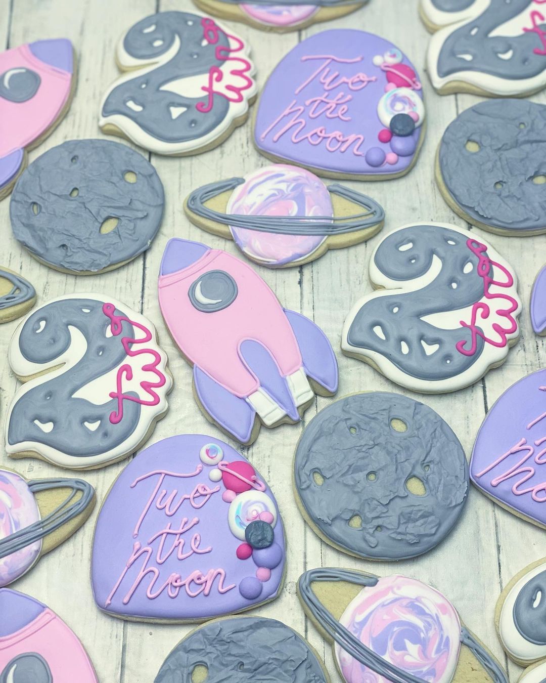 How To Plan A Moon Theme Party? 30 Best Moon Party Decorations ...