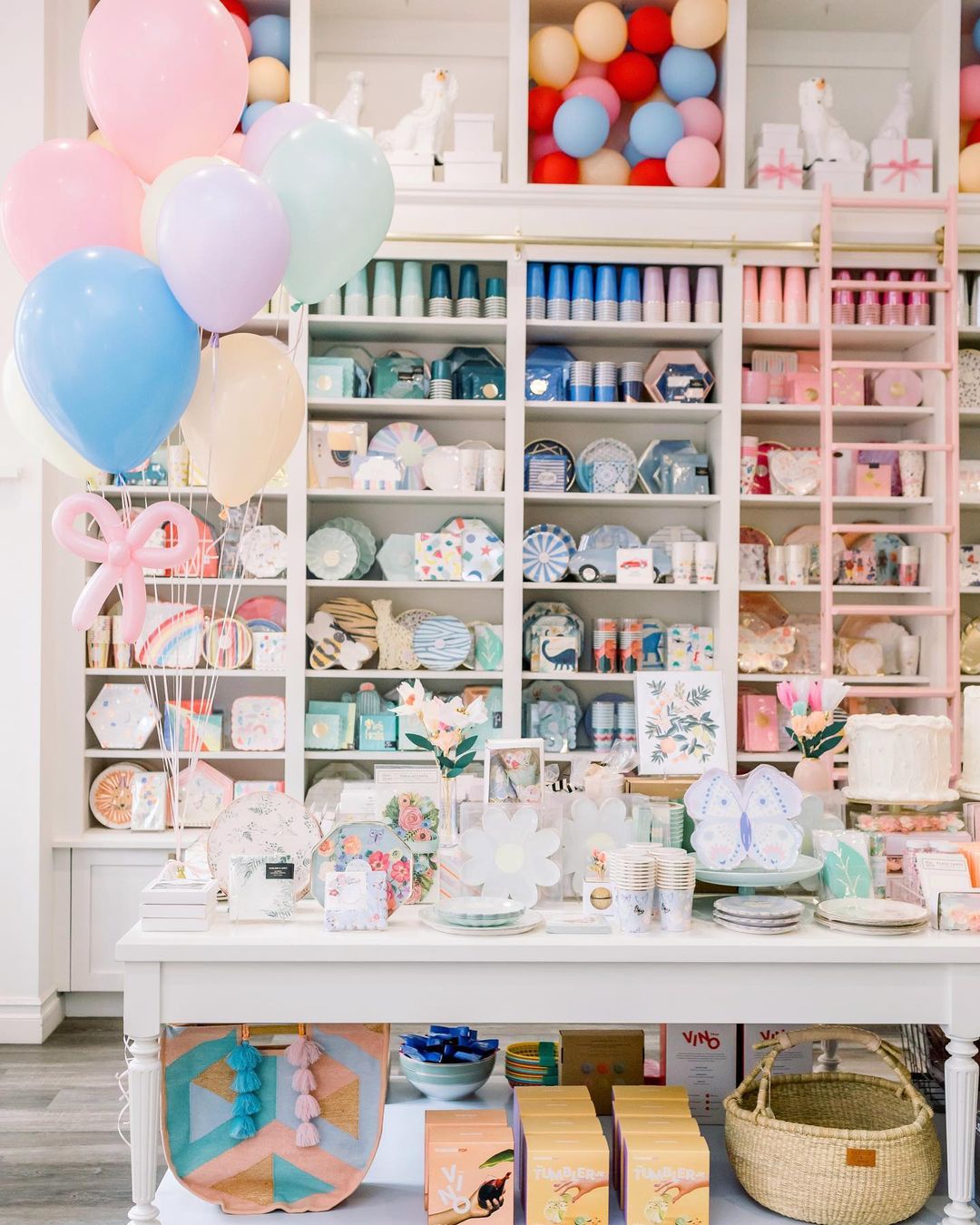 15 Creative Store Decor Ideas for New Businesses to Try – Branded Girls
