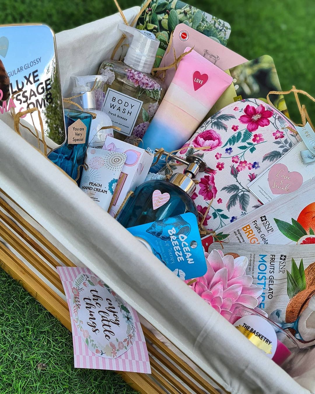 30 Memorable Moving Away Gifts For Friends Or Family – Branded Girls