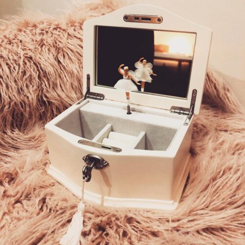 30 Memorable Moving Away Gifts For Friends Or Family – Branded Girls